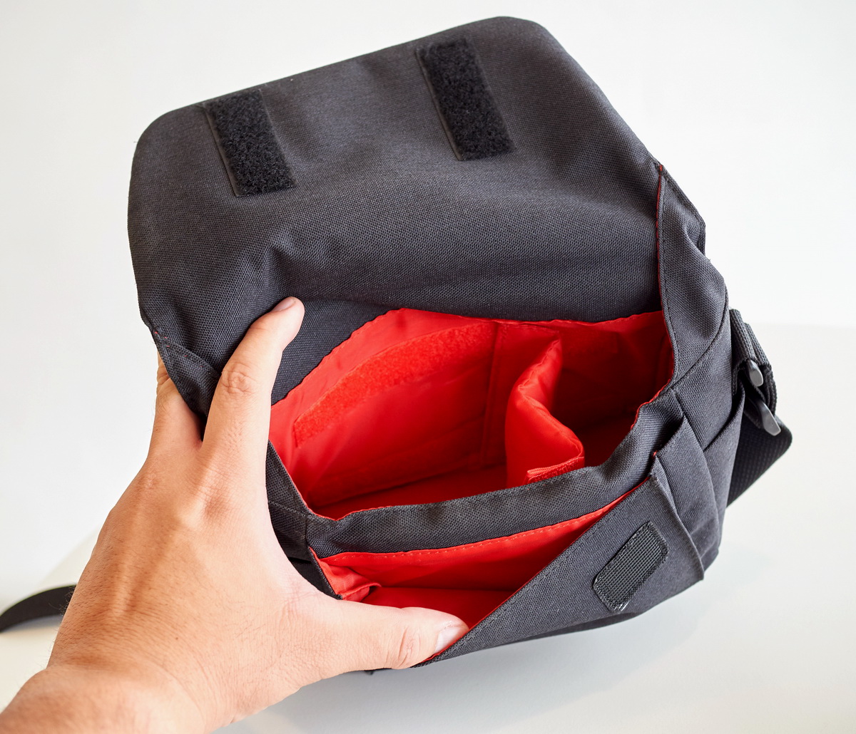 ROBIN WONG : That Mysterious Tiny Camera Bag - HAKUBA Shell City ...