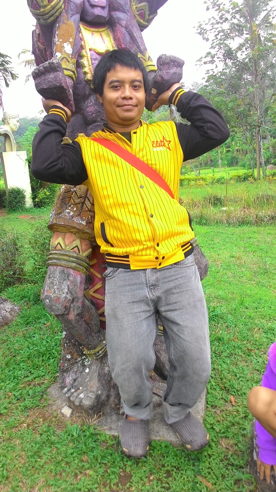 Taman Patung Semar Cocok Buat Selfi di Karangpandan Tawangmangu ...