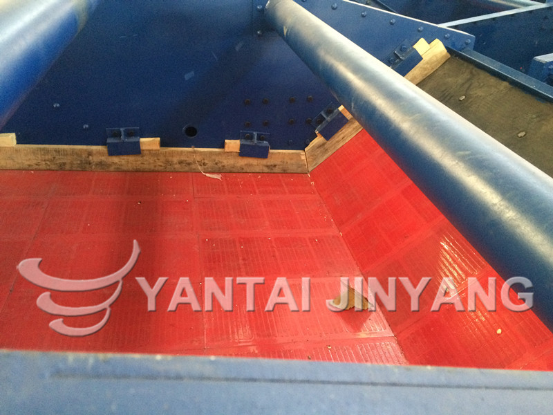 Dry tailings discharge equipment