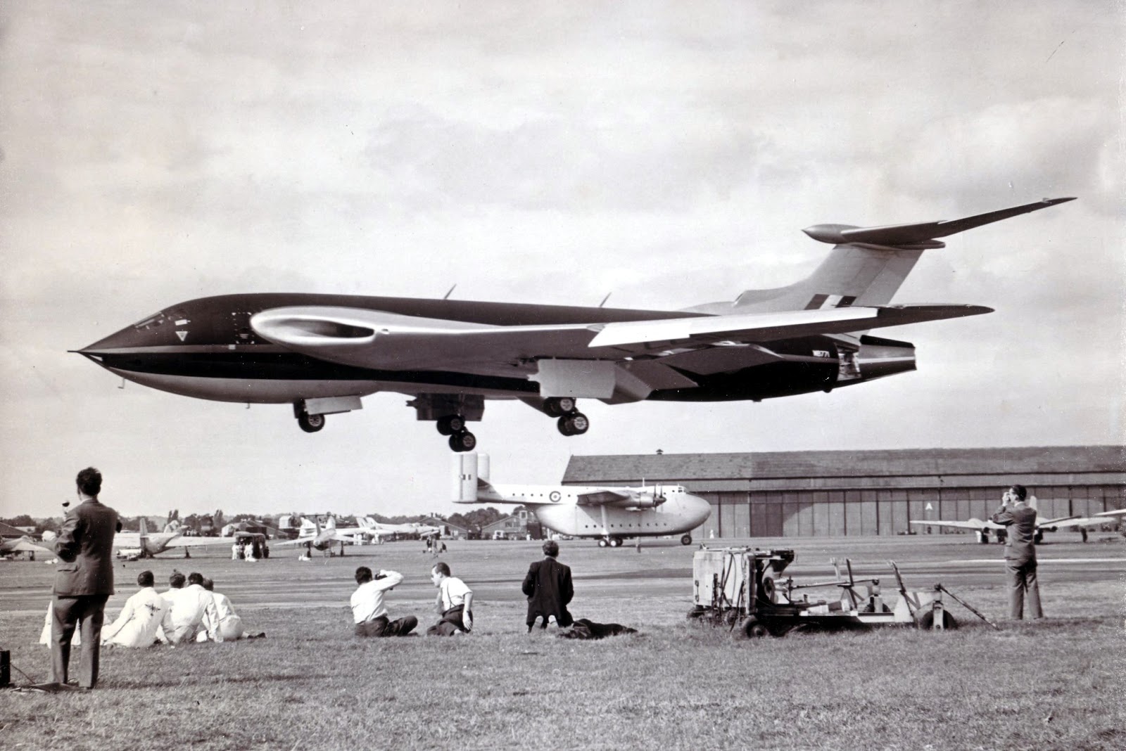 SNAFU!: Awesome blast from the past. Handley Page Victor Bomber.