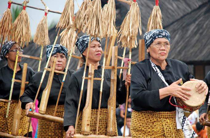 Traditional culture: Sundanese rice harvest festival