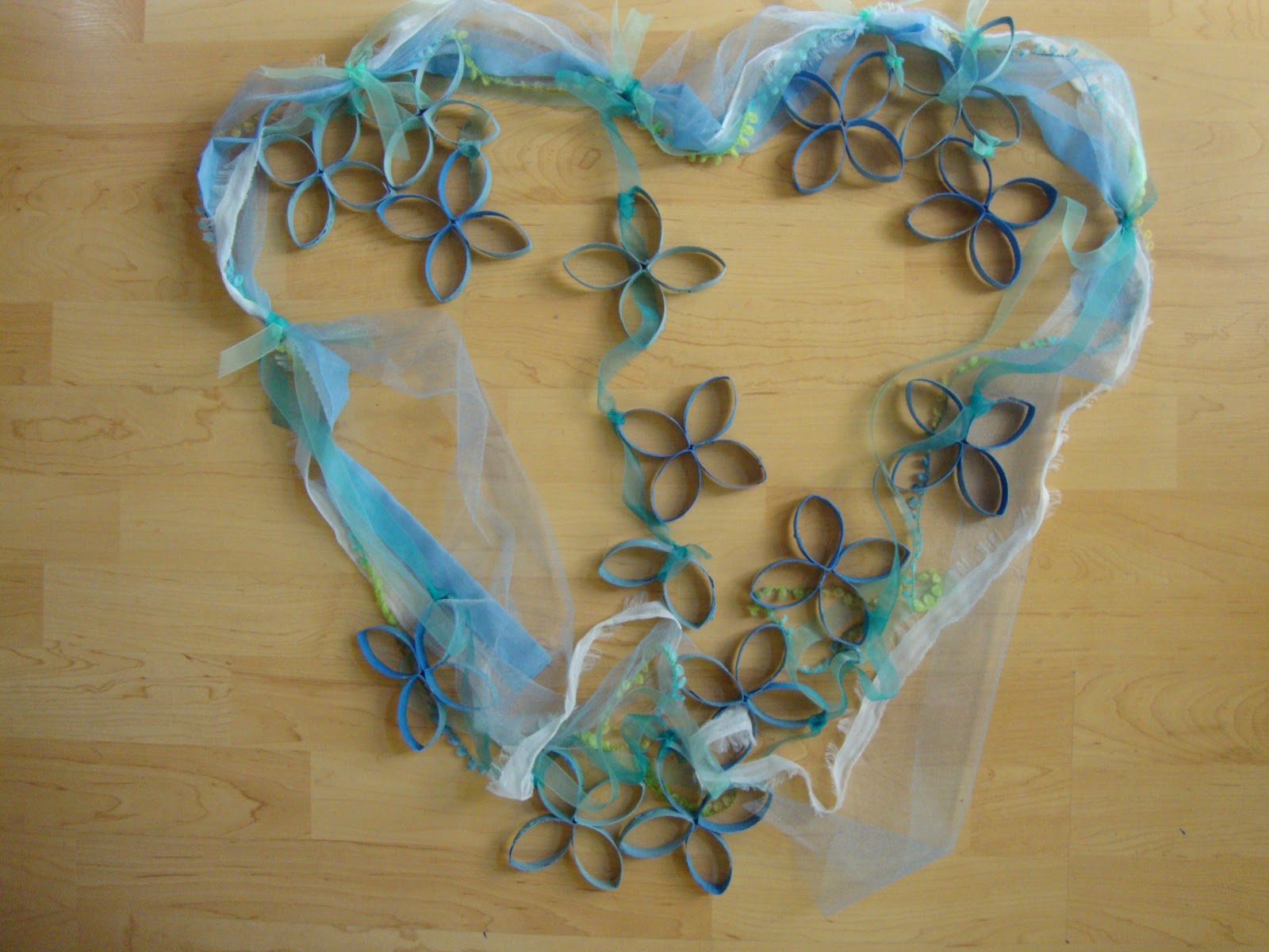 Scrollwork: Shooting Stars Streamer: a Toilet Paper Tube Tutorial