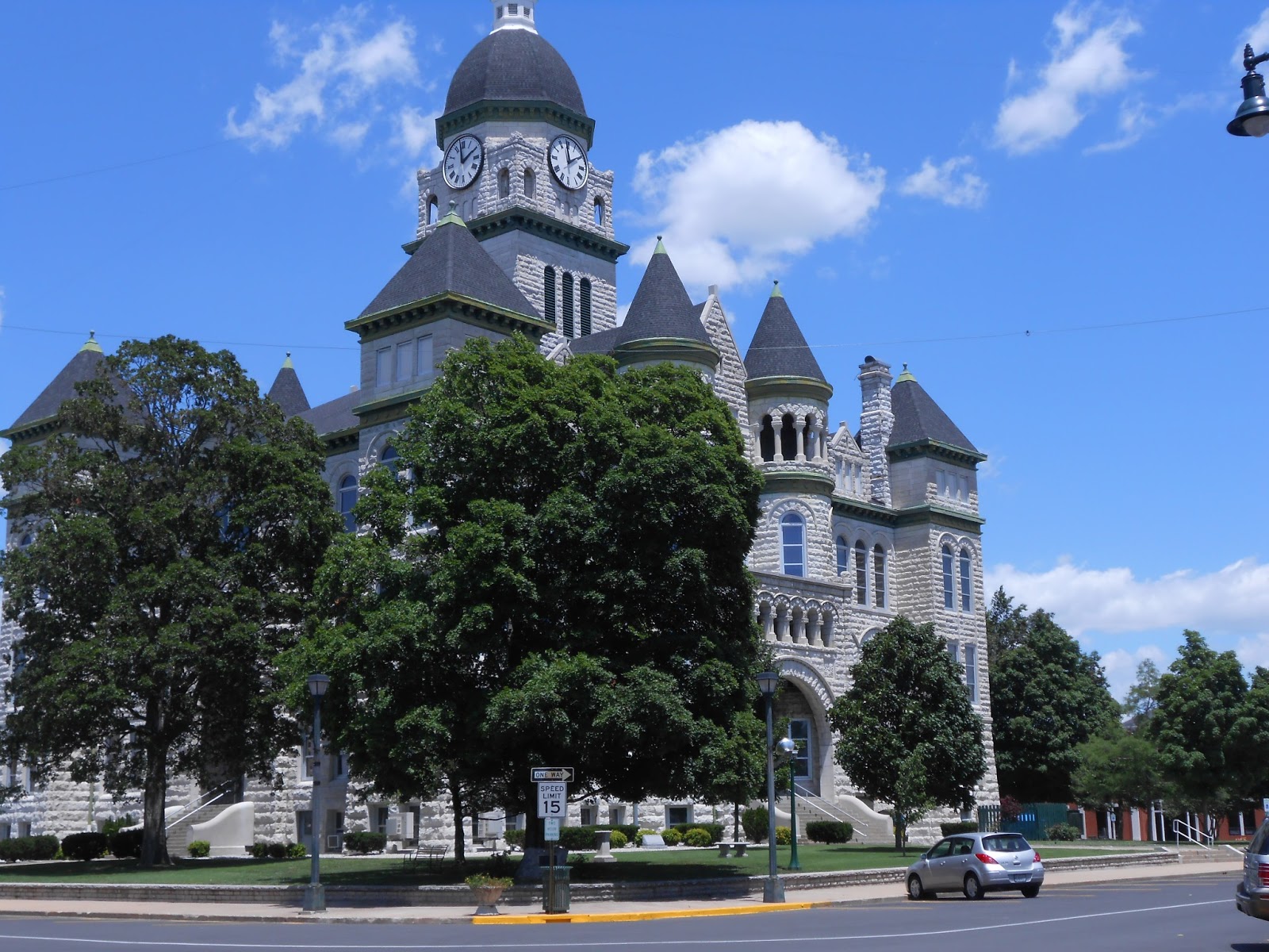 I Found My Thrill Over the Hill: Carthage, Missouri — Route 66 Gem