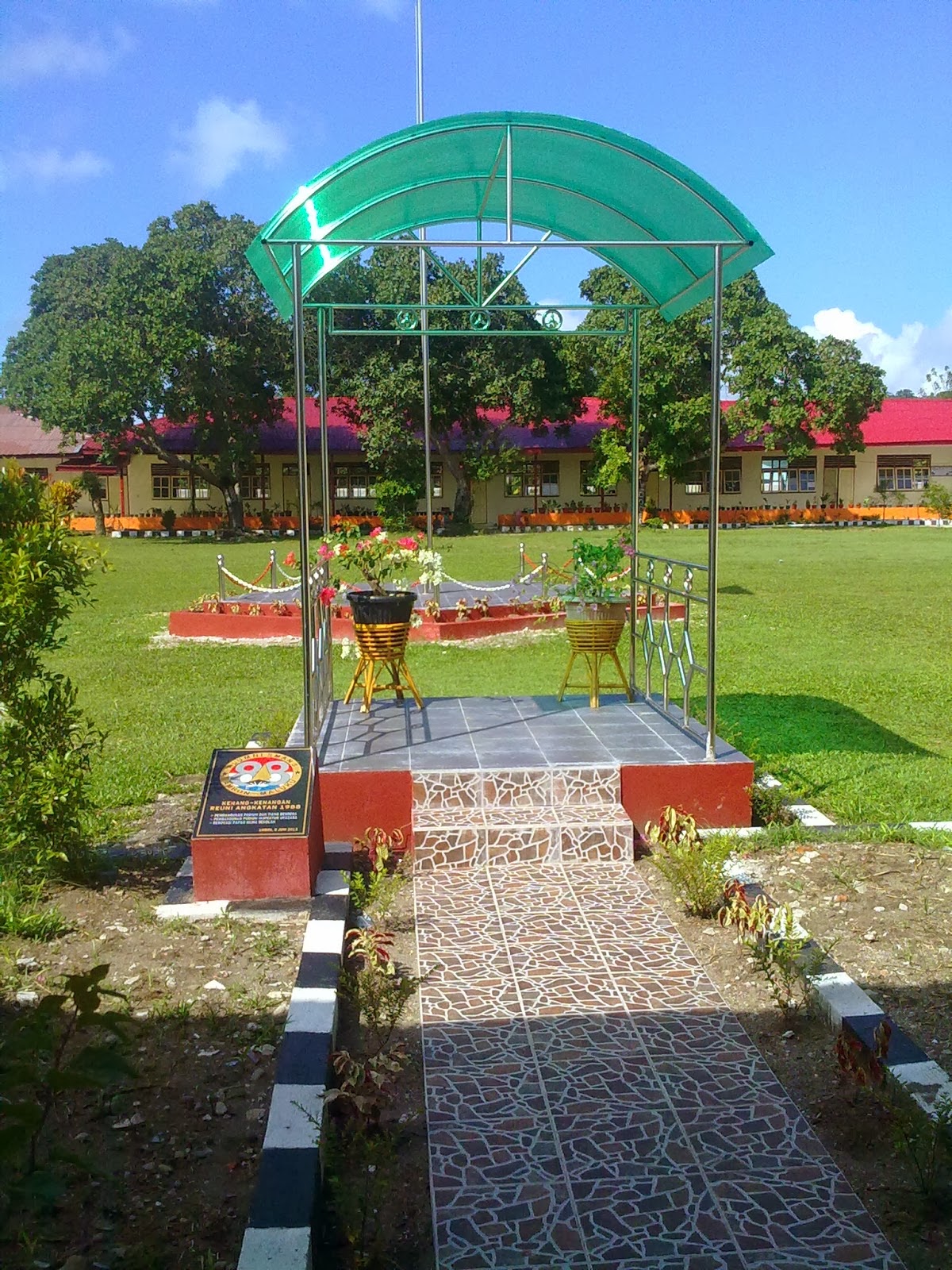 SMA NEGERI 3 AMBON: SMA NEGERI 3 AMBON (SMA-BI)