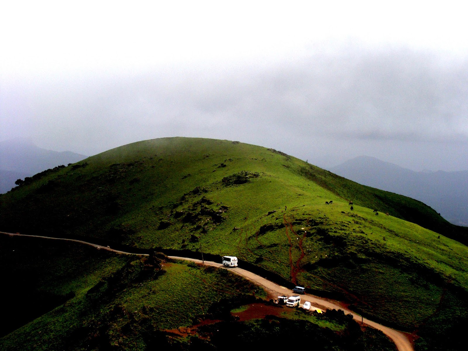 Places to Visit in Karnataka: Mullayanagiri Hills
