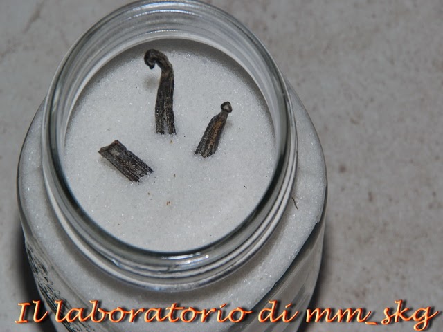 IL LABORATORIO DI MARINA: ΑΡΩΜΑΤΙΣΜΕΝΗ ΖΑΧΑΡΗ // ZUCCHERO AROMATIZZATO