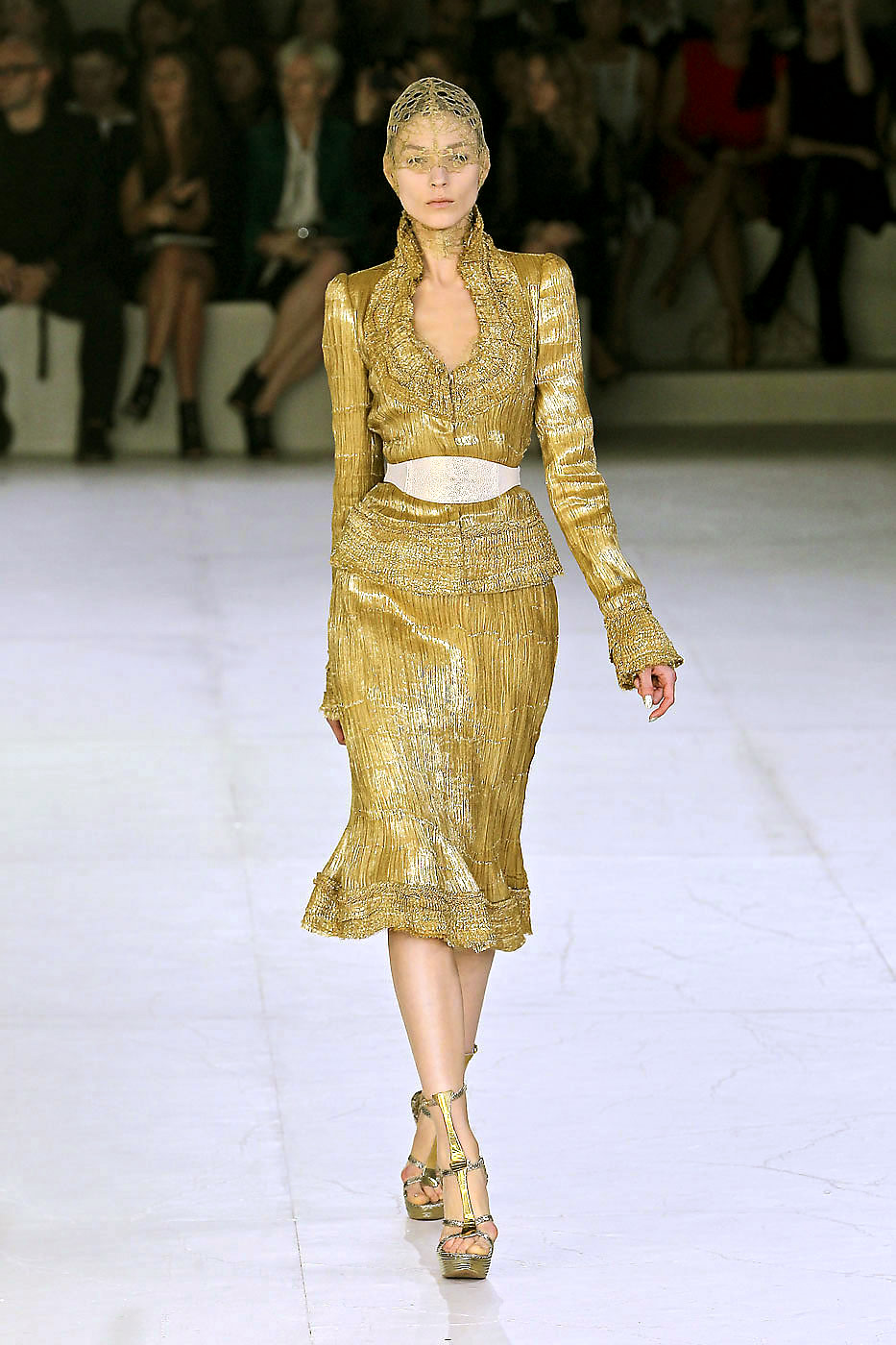 Glamour By Fatima: *AMAZING* Alexander McQueen Spring/Summer 2012