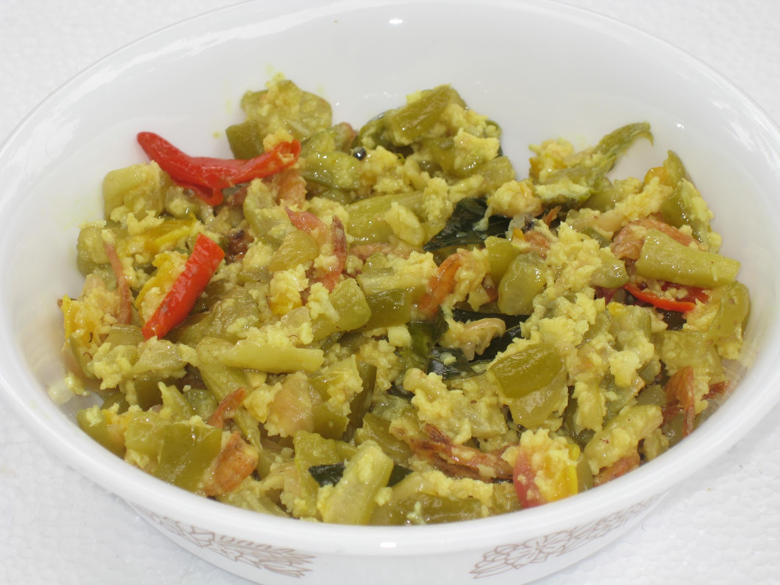 Keralacuisines: Chemmeen puli unakkachemmeen thoran