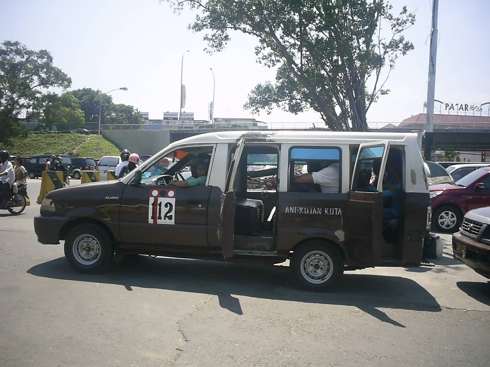 Palembang Dalam Sketsa: Angkot Tangga Buntung