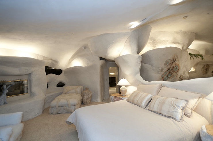 Fantastic Cave House With Unique Decoration With The Beauty Of Sea ...