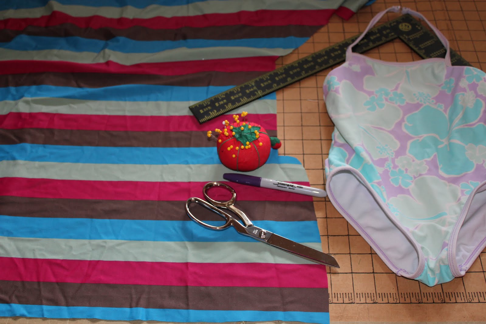 Seamingly Smitten: Tutorial: Easy Swimsuit