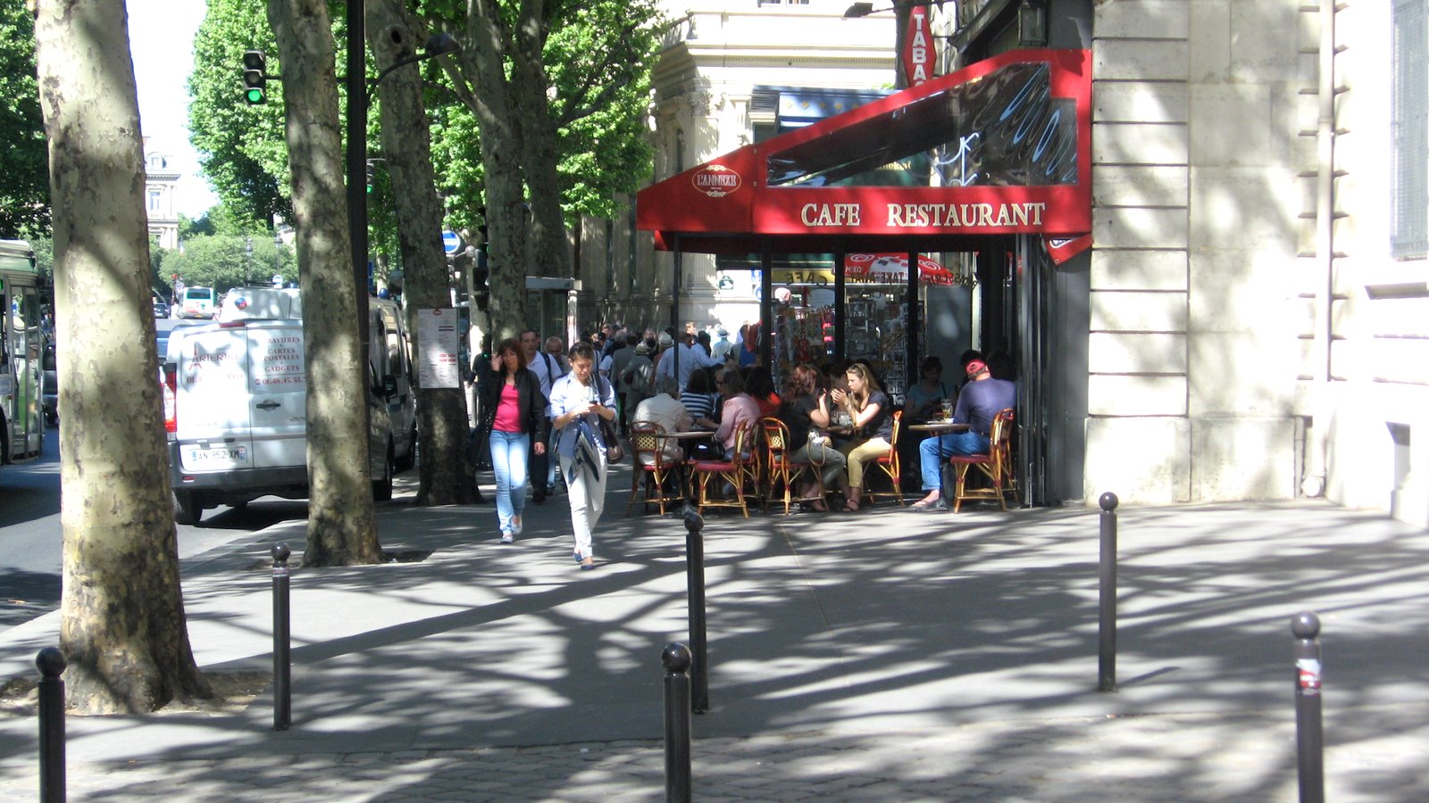 Smart Europe Travel: Sidewalk culture of Paris