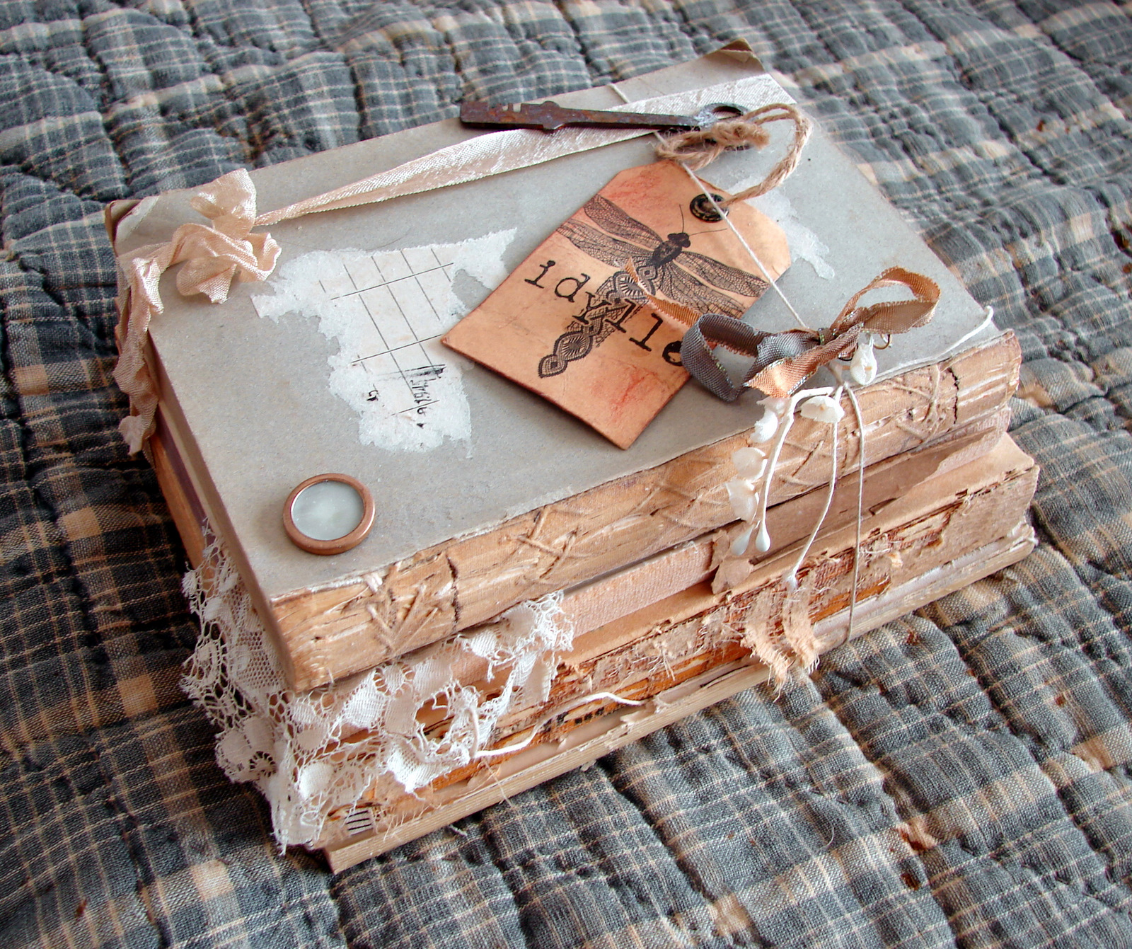 ARTiCREATE ~ ~ ~ by Lynn Lindley: ~ Vintage Altered Books ~