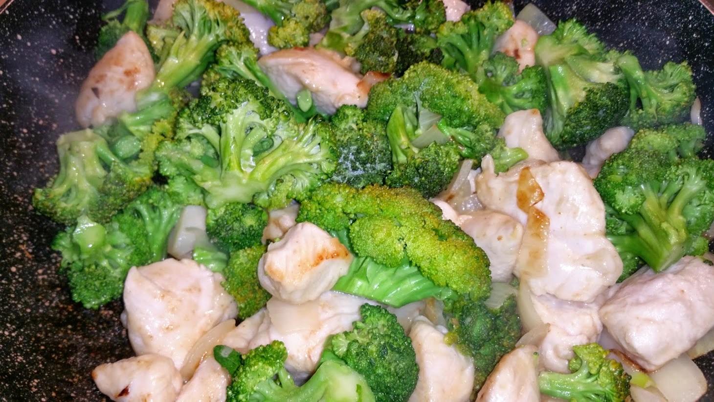Straccetti di Pollo con Broccoli in salsa di Yougurt al Curry | Ricetta ...