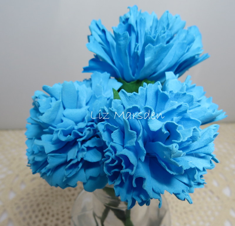 Liz's Creative Corner: Stunning Carnations in blue with a tutorial