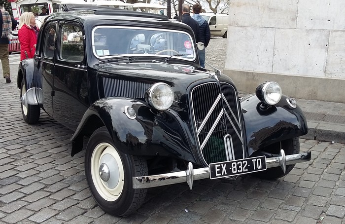 42. Citroën 11cv Familiale