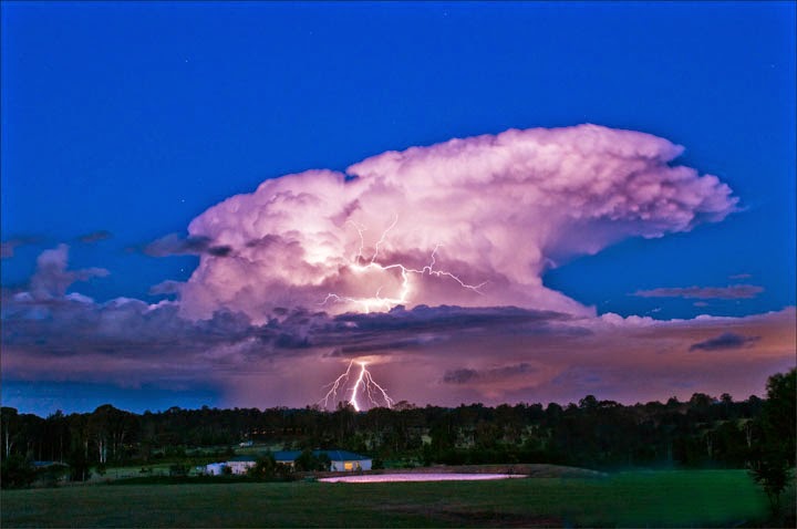 Dangerous Power of Nature : Fascinating Photos Lightning Strikes