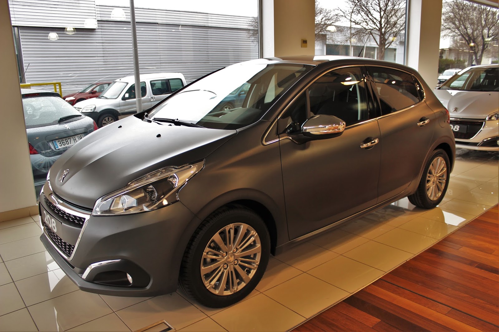 AUTOMÓVILES COLL: Nuevo Peugeot 208 con pintura mate texturizada
