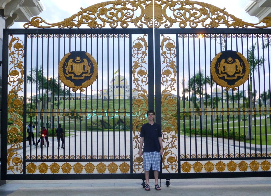 Travels of a Danventurer as a Young Man: Istana Negara