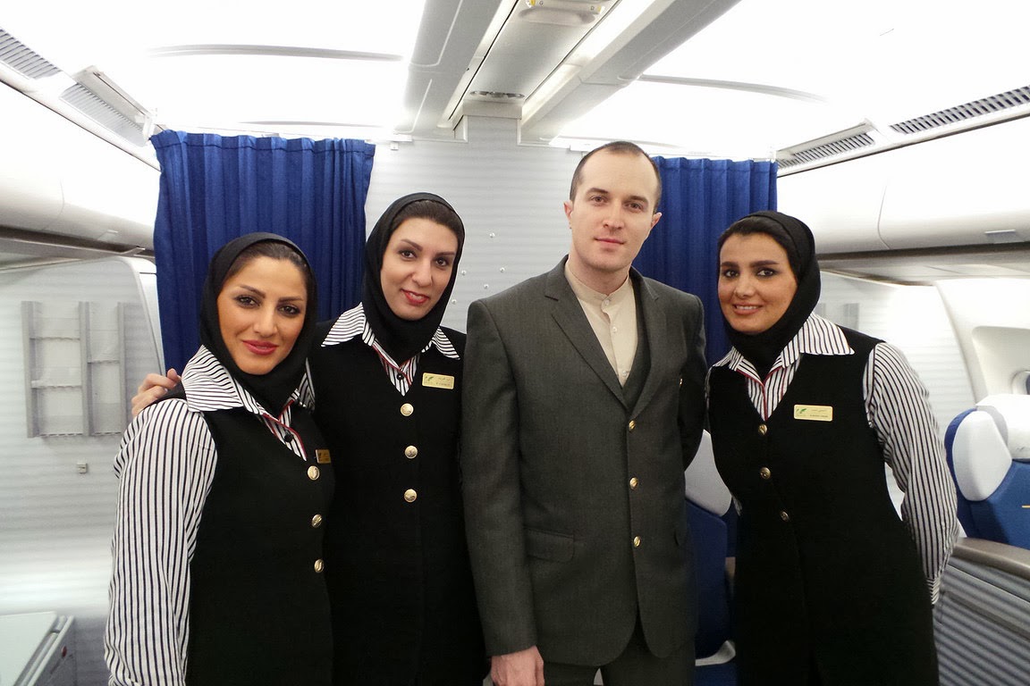 TRAVEL GOSSIP : AZAFATAS DE ORIENTE MEDIO +++ MIDDLE EAST CREW UNIFORMS