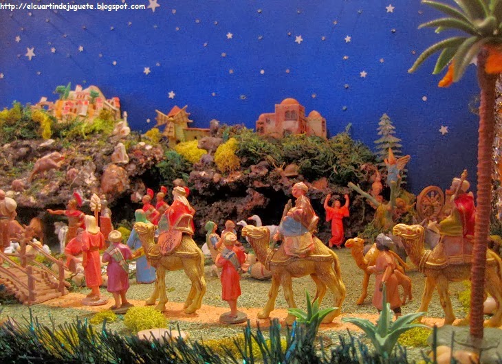 El cuartin de juguete: Nacimiento con luces y figuras Pech