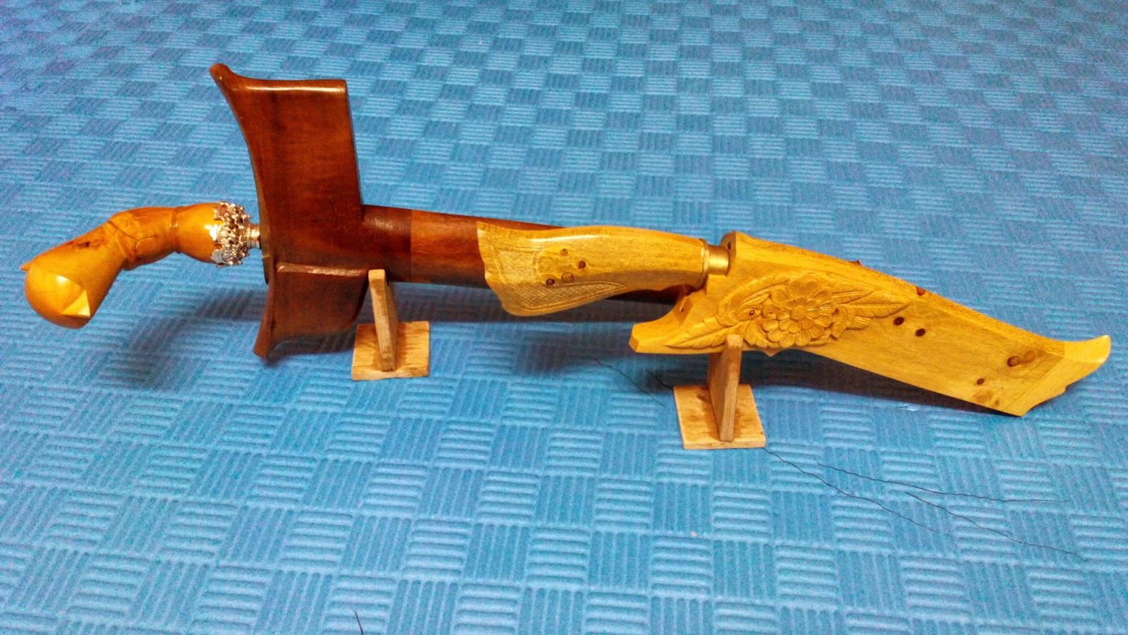 7 LOK: Tempat letak keris dan pisau