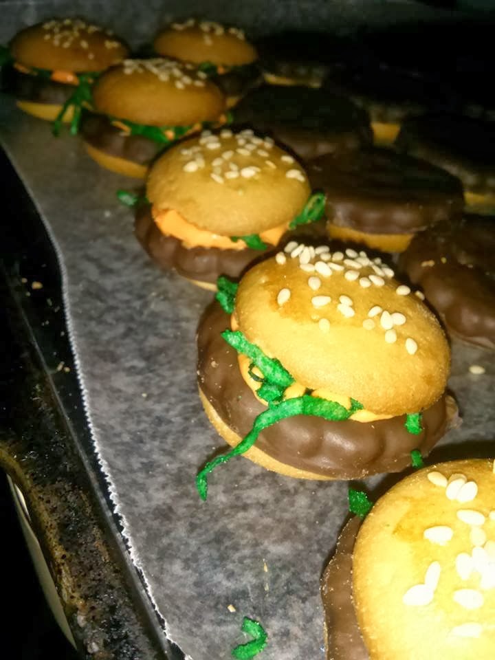 Rebekah's Events n Crafts: Mini Hamburger Cookies!