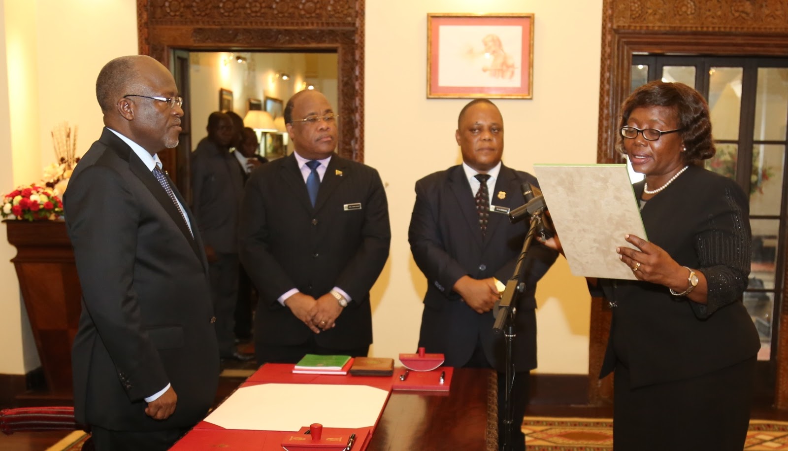 RAIS MAGUFULI AWAAPISHA MABALOZI SITA ALIOWATEUA KWENDA NCHI MBALIMBALI ...