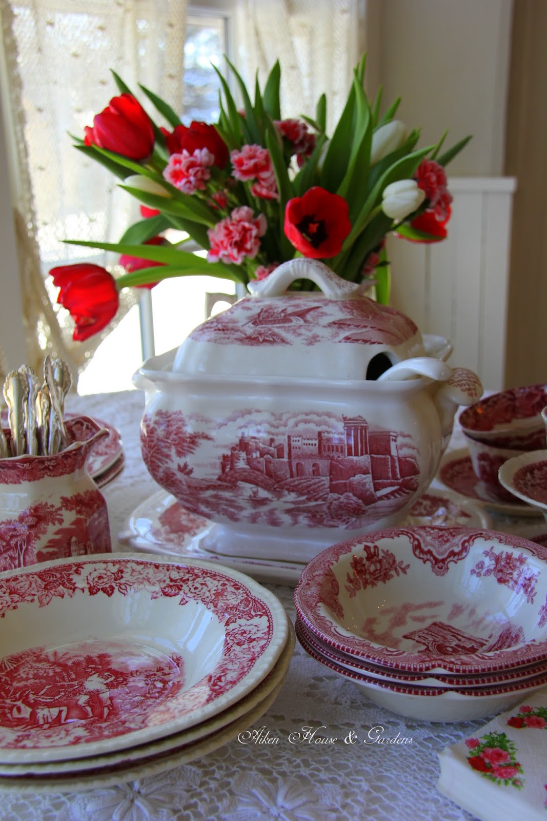 Aiken House & Gardens: Red & White Transferware Tablescape