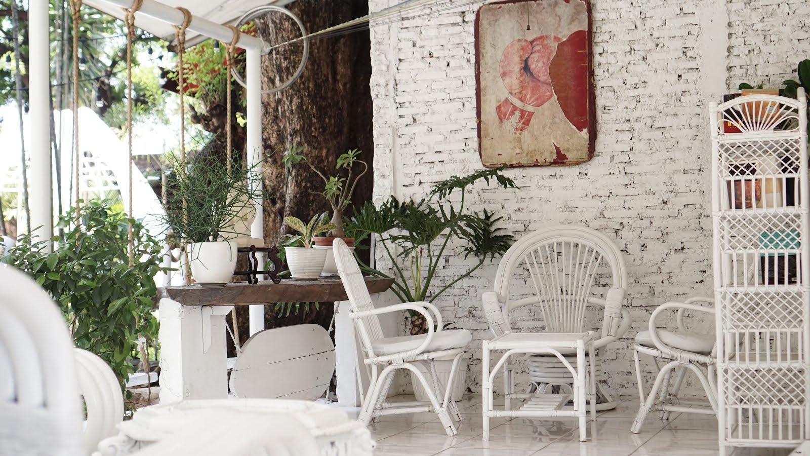 [Hidden Gem]: Bali Vibes Cafe in the middle of the bustling J-town ...