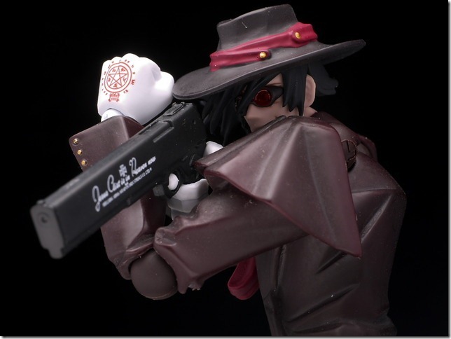Revoltech Alucard Review By Hacchaka | gundamkits and anime news