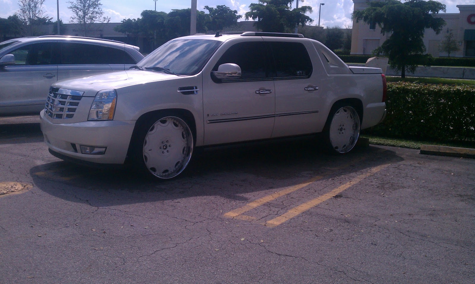 PHOTOGRAPHY BY MIAMIEARL: Cadillac Escalade EXT on 28" Forgiato Fiore