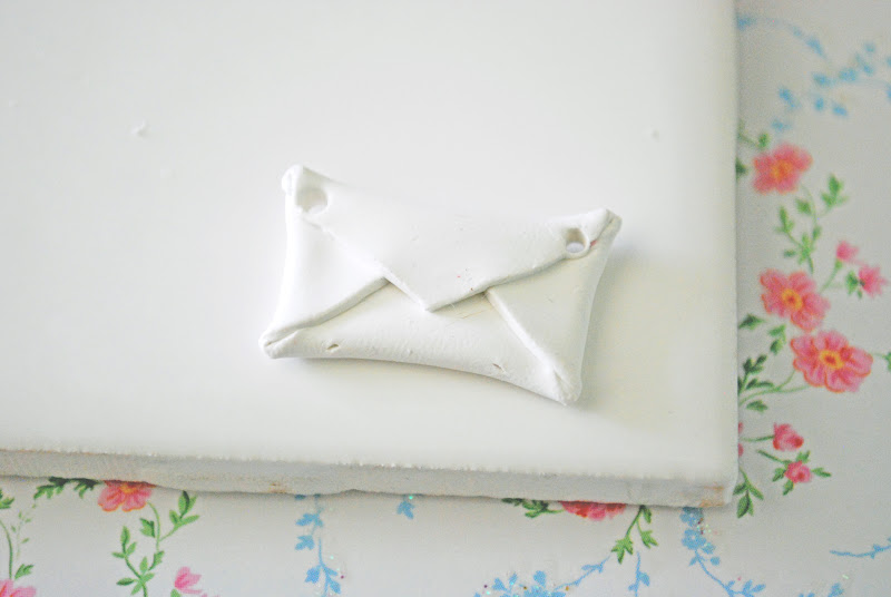 stellaire: DIY clay envelope necklace