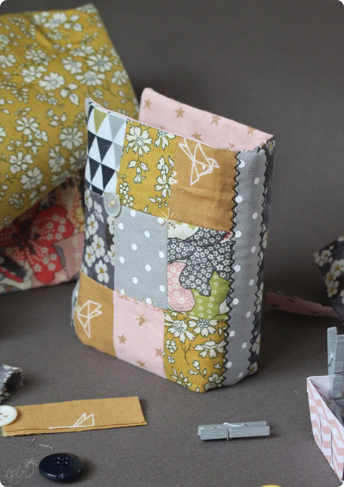 Et puis la neige elle est trop molle: Sewing Kit (couture inside)