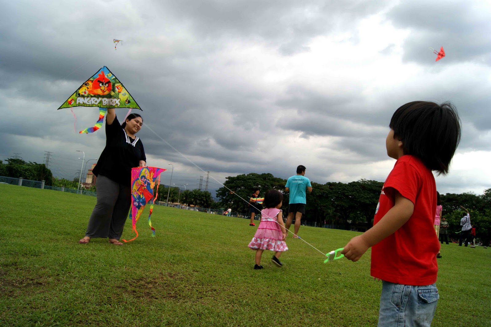 Freeweekends: Bersama Keluarga Main Layang-Layang