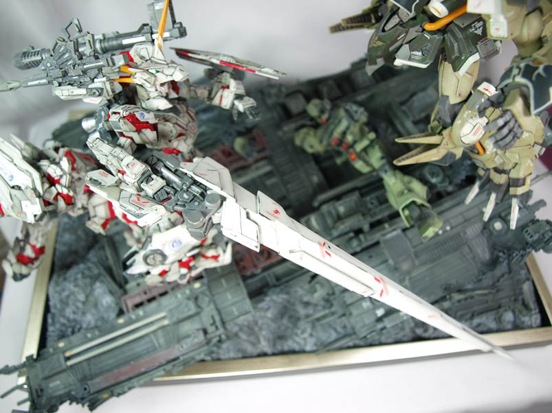 Dragon Head Kshatriya VS Unicorn Gundam Centaur custom build with Diorama