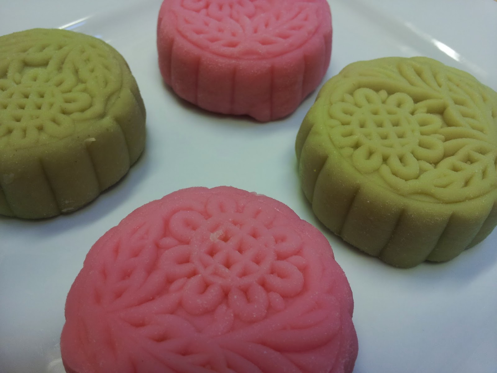 Pat's Kitchen Journal: Healthy Snowskin Mooncake ( Matcha and Rose Syrup)