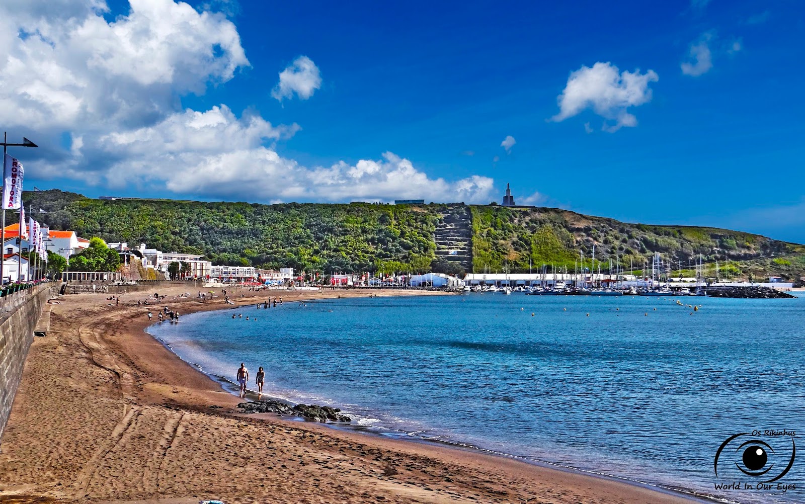 Os Rikinhus: Praia da Vitória: Panorama
