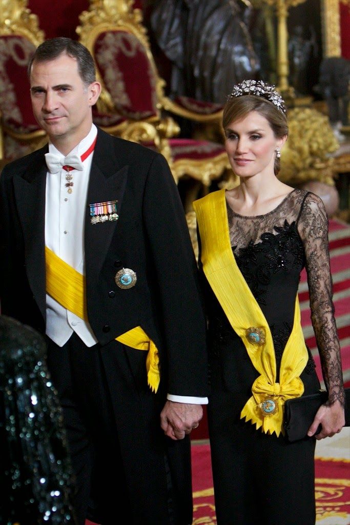 Spanish Royal Family Host a Dinner