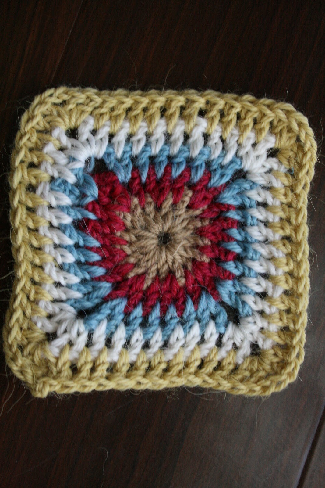 Happy Woman: A new granny square pattern
