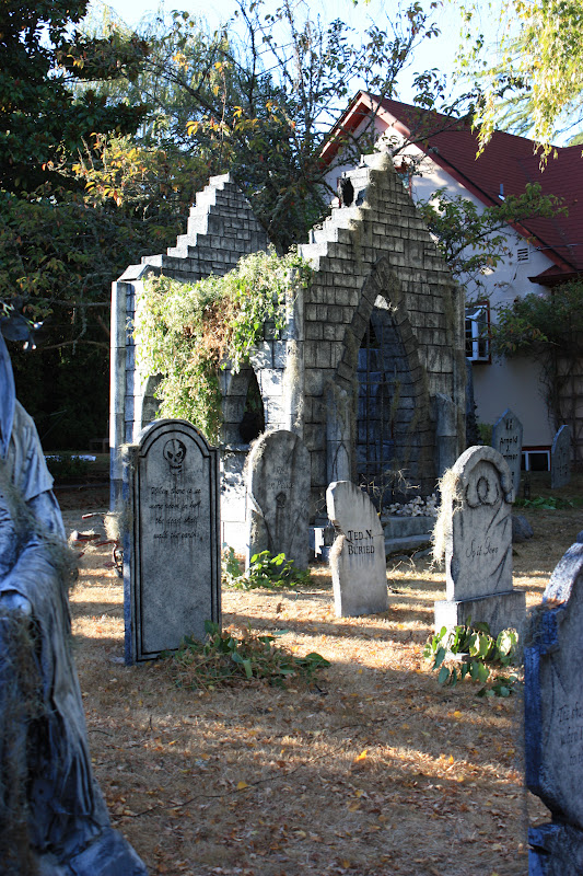 The Davis House: The Graveyard is setup for 2012