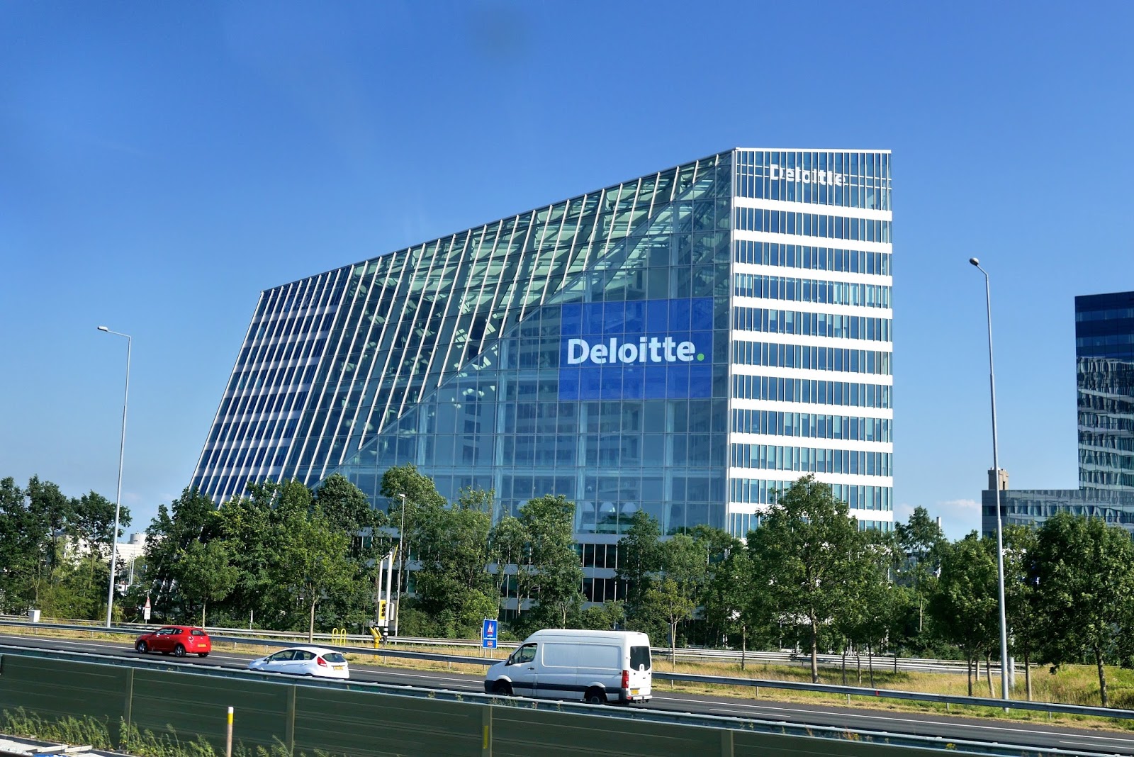 IN LUCE: THE EDGE AD AMSTERDAM