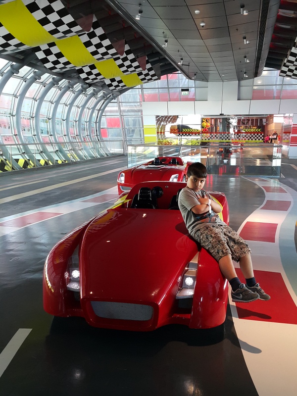 Ferrari World Abu Dhabi: o parque temático da Ferrari nos Emirados ...