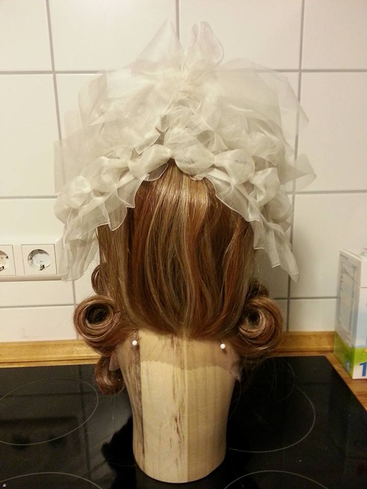 Hertzwerk - Freiburg: 1770s big hair - a wig tutorial