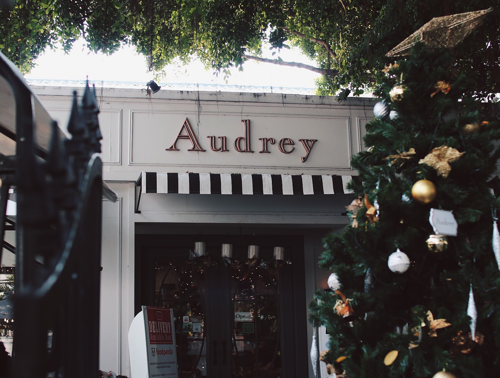 Audrey Cafe and Bistro, Bangkok - MONGABONG