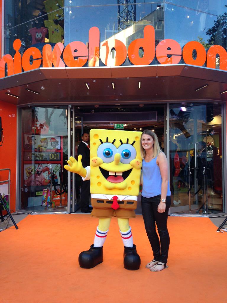 NickALive!: Photos From The Nickelodeon Store's VIP Orange Carpet Party