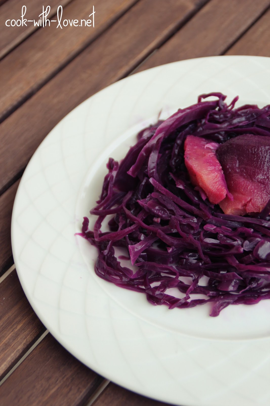 CHOU ROUGE CUIT AU VINAIGRE DE FRAMBOISE, POMMES AU FOUR ET PALETTE ...