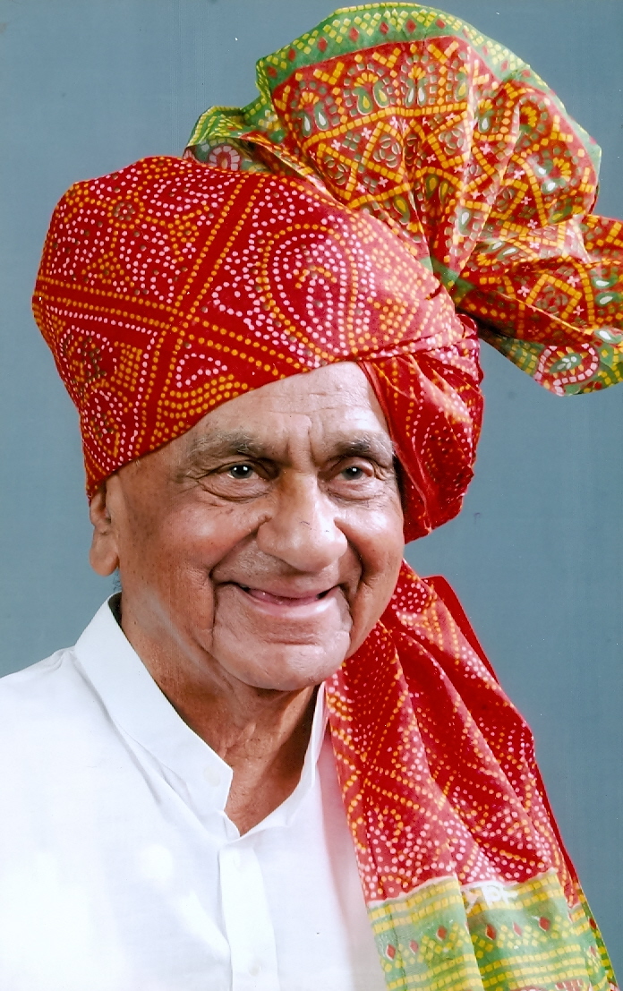 खिडकी: कृतार्थ शतकवीर