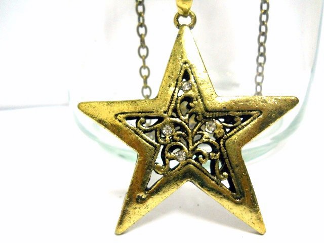 Fashion Accessorize: Star Pendant