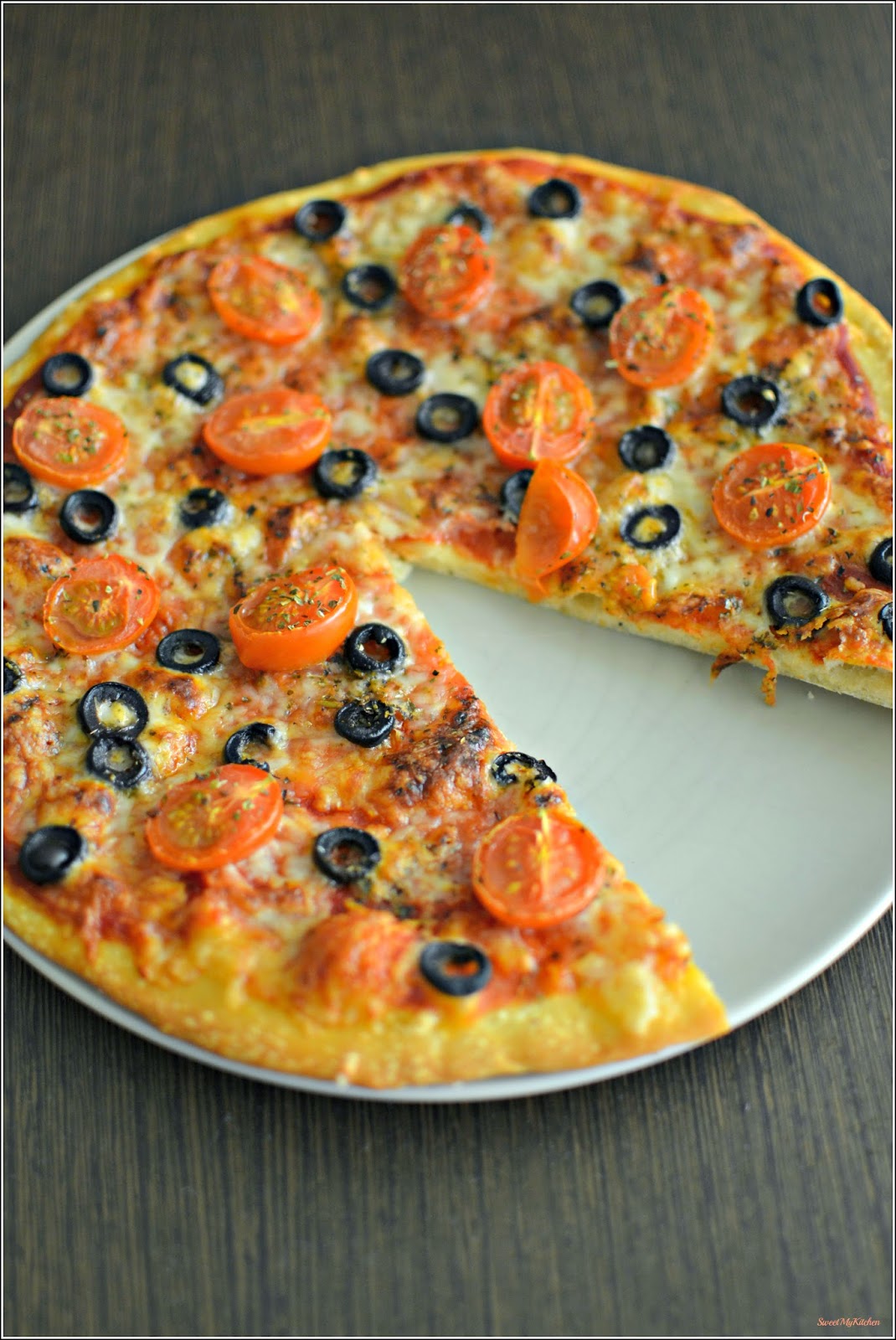 Sweet my Kitchen: Pizza de tomate e azeitonas